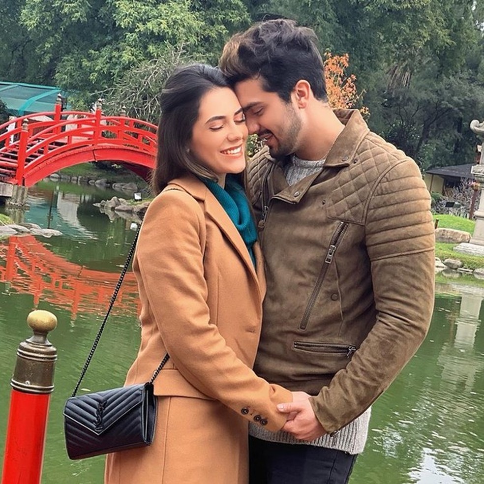 Jade Magalhães posta clique romântico com Luan Santana em Buenos Aires