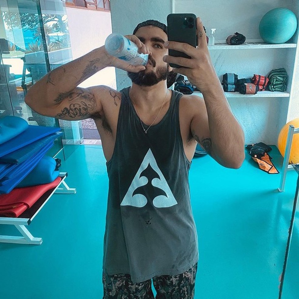 Caio Castro se exercita no domingo