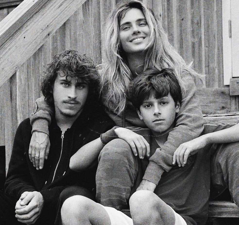 Carolina Dickmann posta foto com os filhos e impressiona web: 'Parecem ...