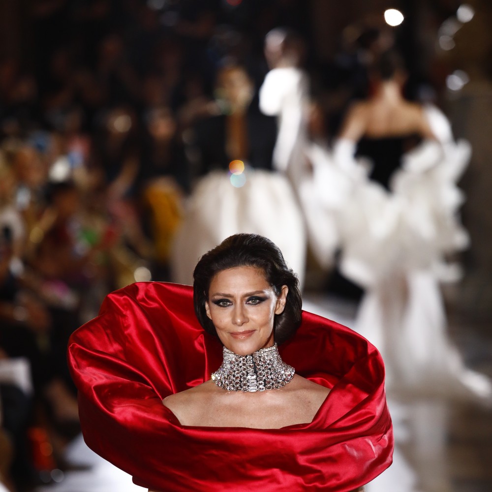 Maria Fernanda Cândido interpreta Maria Callas em desfile da semana de ...