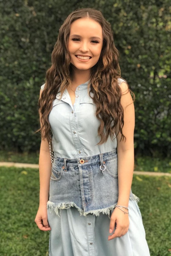 'Amo os memes que fazem sobre mim', diz Larissa Manoela