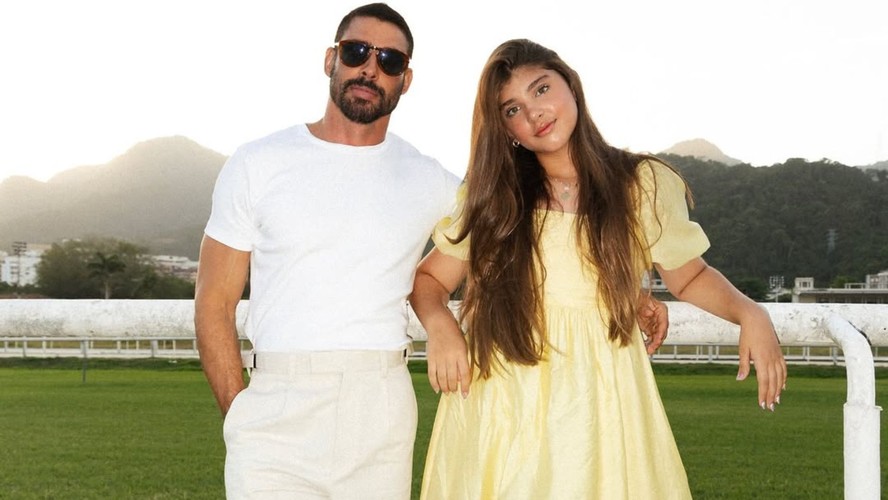 Cauã Reymond posta clique inédito com a filha e impressiona fãs: 'Cresceu'