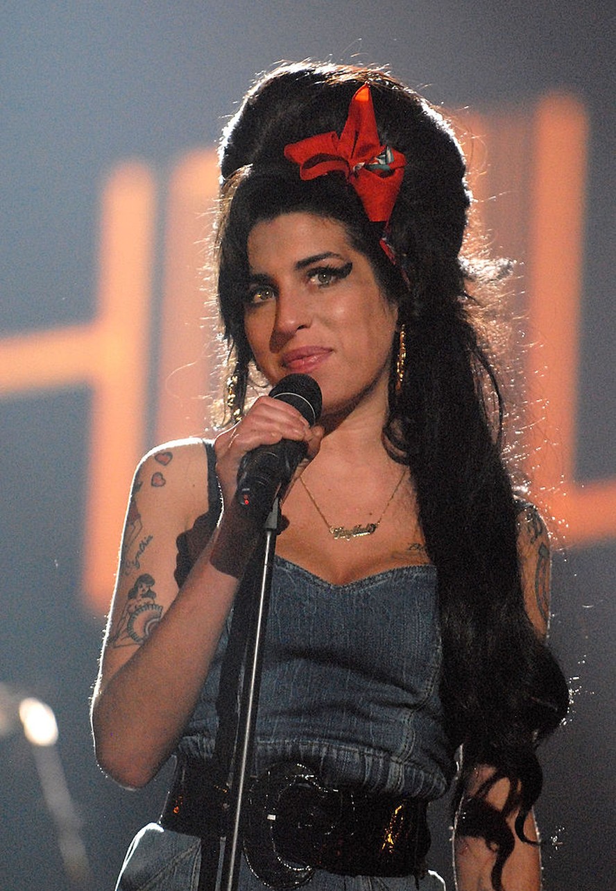 Cinebiografia de Amy Winehouse ganha trailer; relembre o estilo da cantora