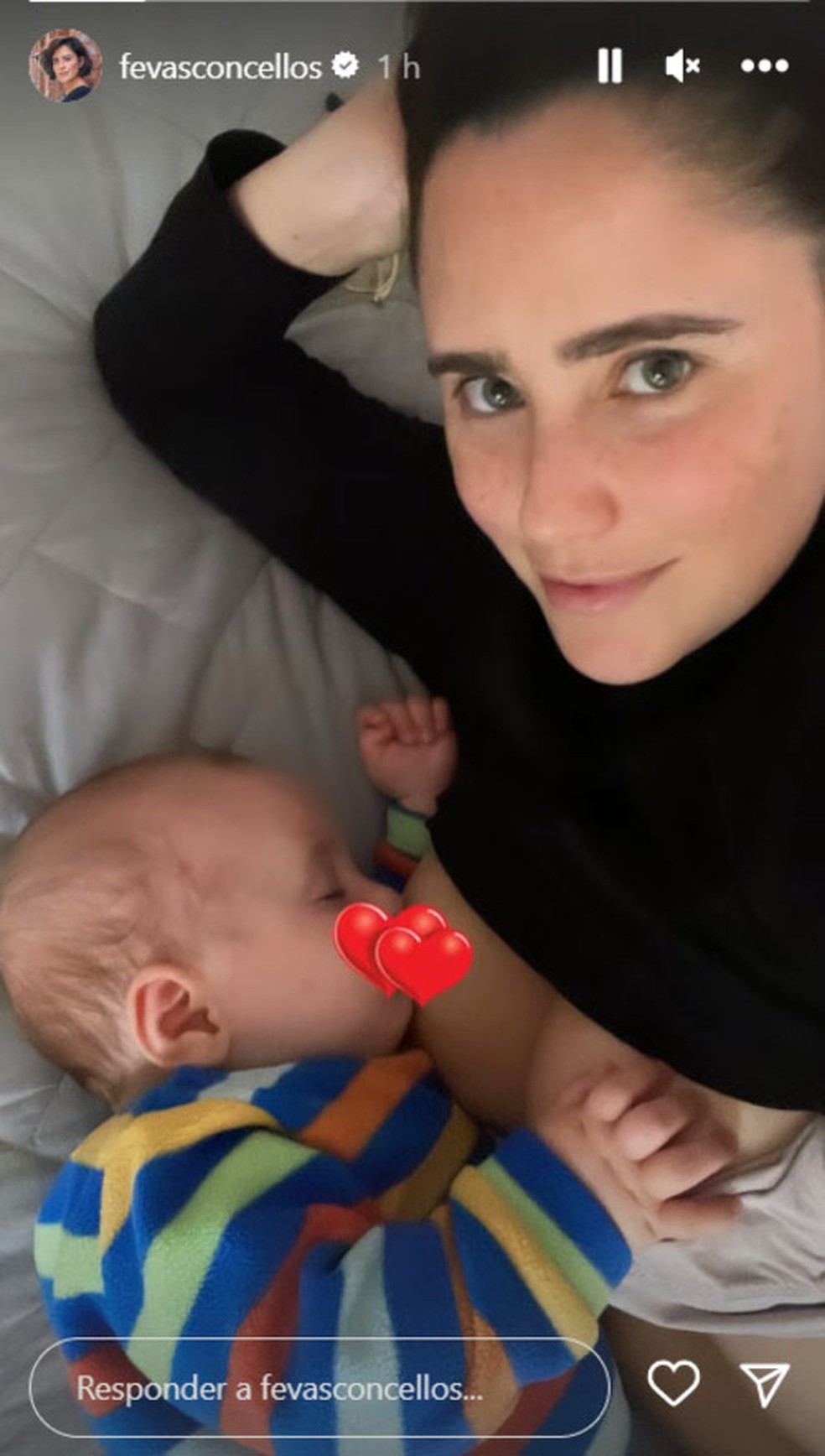 Fernanda Vasconcelos posta amamentando e encanta seguidores