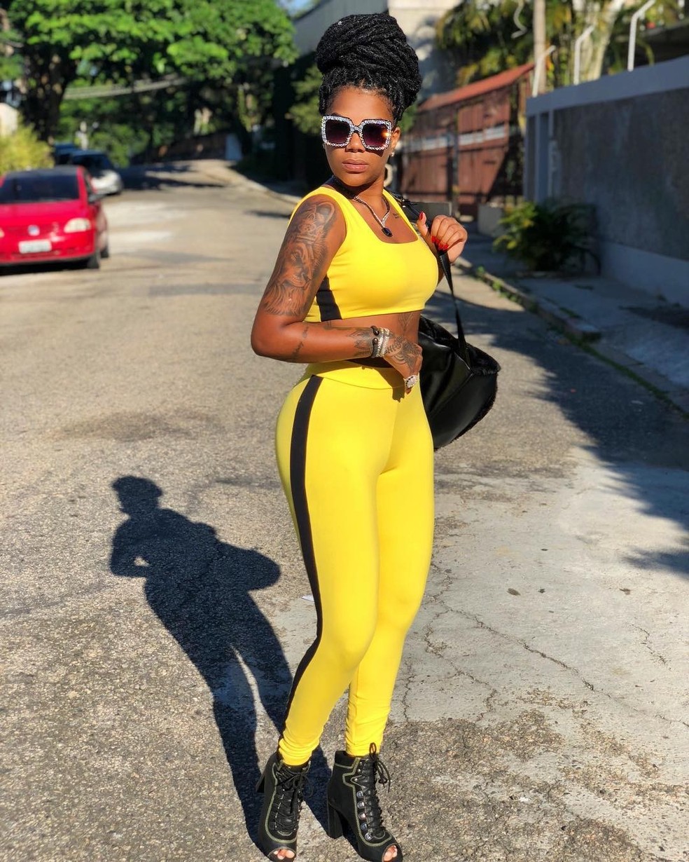 Ludmilla aparece com look amarelo e é comparada com personagem de 'Kill ...
