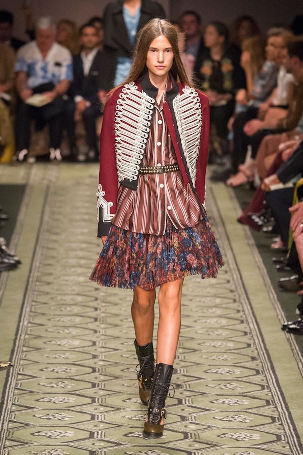 Entenda o que muda com o desfile 'see now, buy now' da Burberry e veja ...