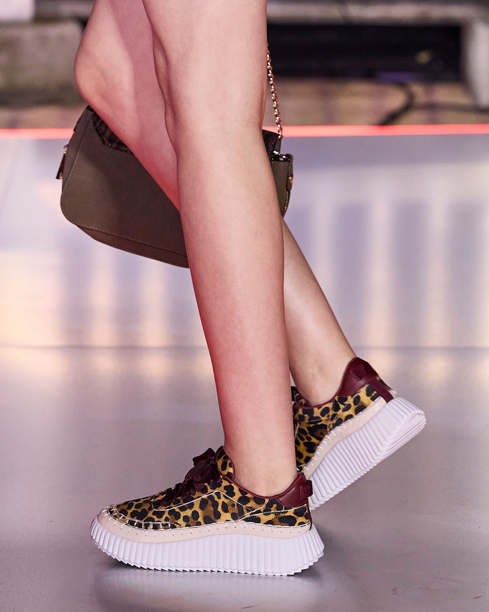 Estes são os calçados perfeitos para aderir ao estilo boho do trabalho ...