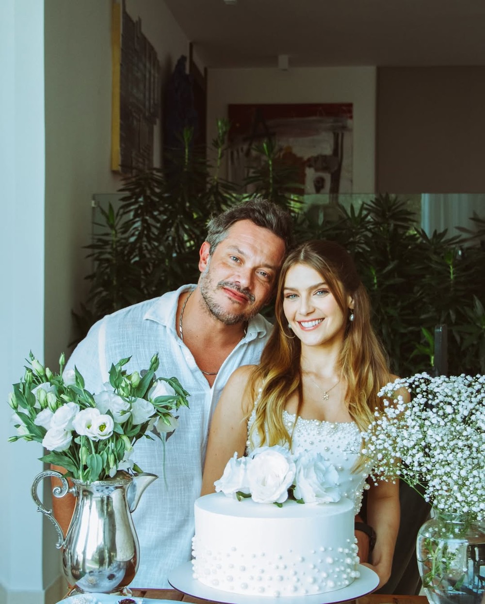 Isabella Santoni celebra um ano de casamento com Henrique Blecher e ...