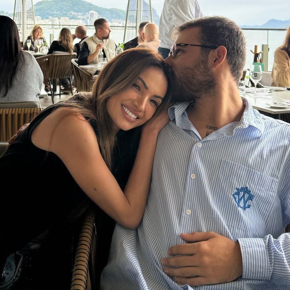 Patricia Poeta curte Dia das Mães ao lado do filho e da nora: 'Meu presente'
