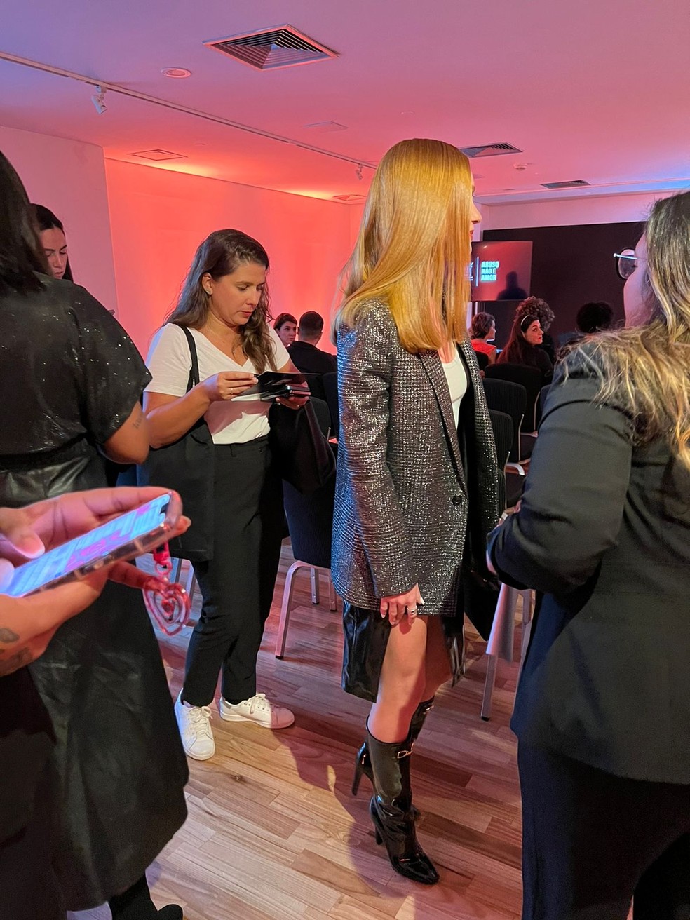 Marina Ruy Barbosa aposta em look fashionista em São Paulo