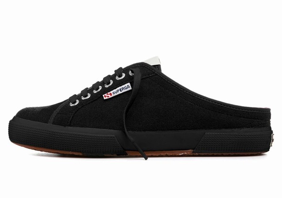 Alexa Chung lançou uma coleção de tênis superfofos com a Superga