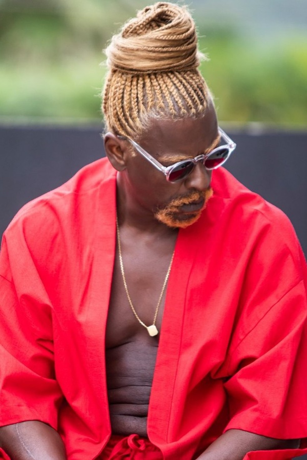 Seu Jorge muda visual novamente e posta foto para os fãs