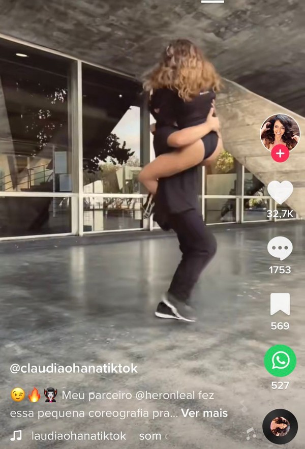 Claudia Ohana dança 'Noite Preta', sucesso da novela 'Vamp'