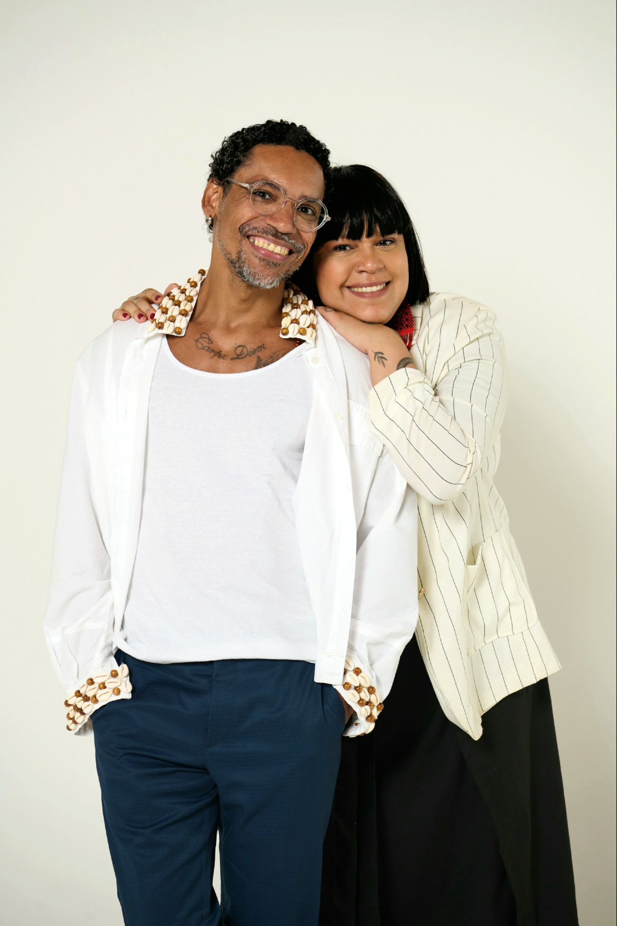 Day Molina e Dih Morais lançam collab de bolsas com mensagem ...