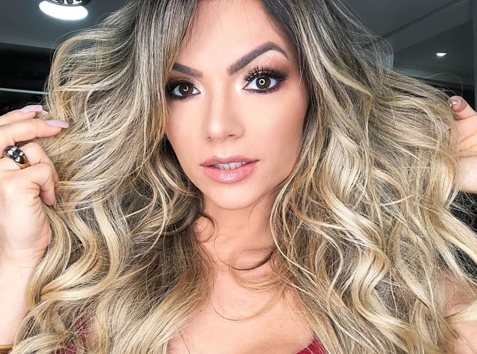 Kelly Key faz carão para a câmera e dispara: 'Nunca me gostei tanto'