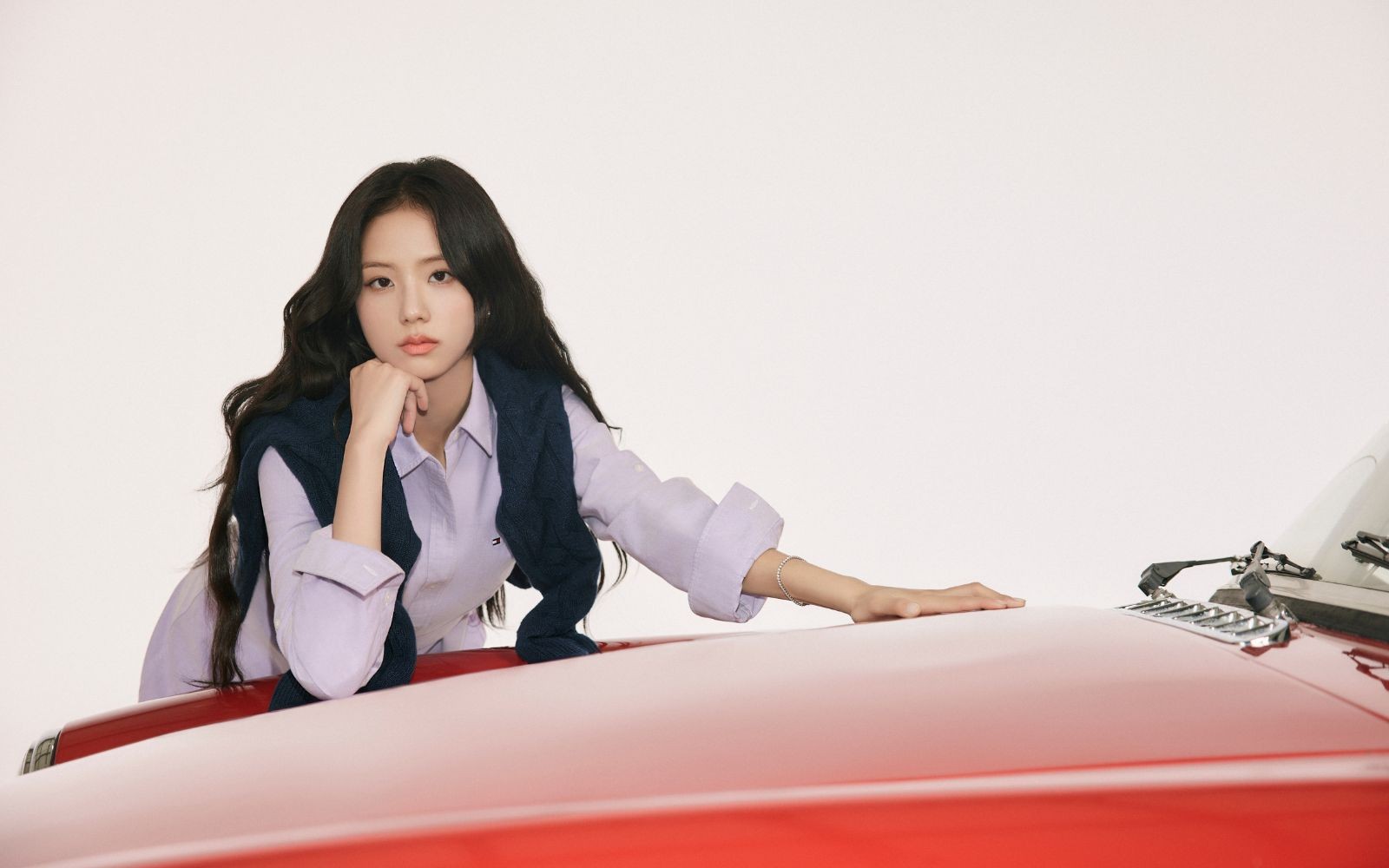 Jisoo revela paixão por designs de carros antigos e estilo preppy ...