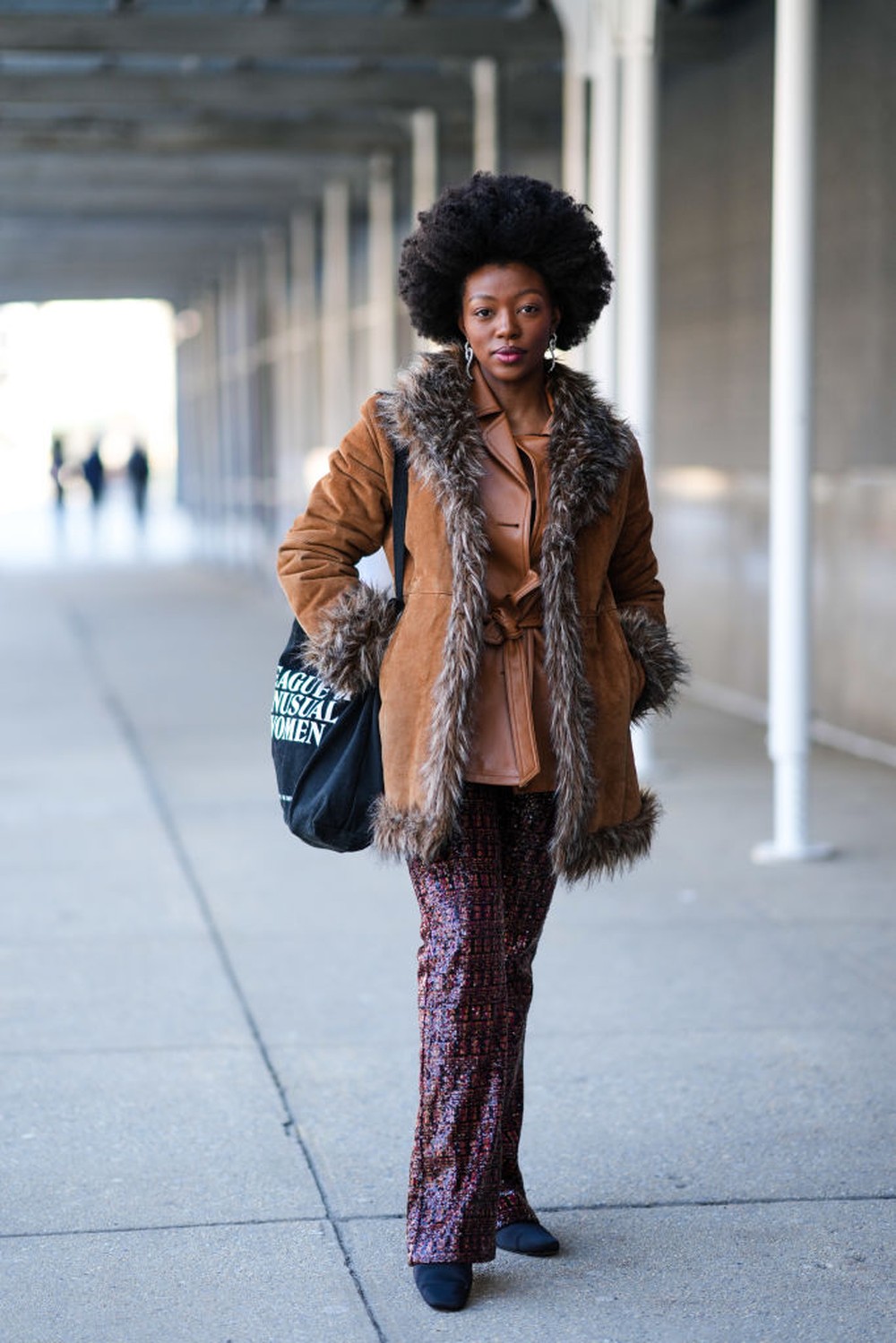 Caramelo: 10 looks com a cor perfeita para os dias frios