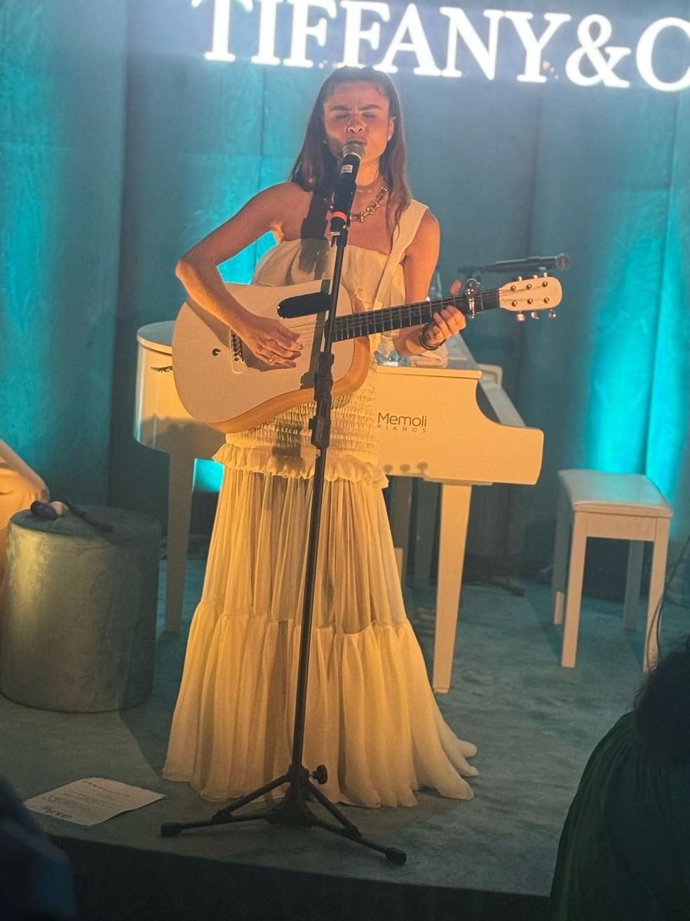 Giulia Be canta em evento luxuoso em São Paulo; assista ao vídeo