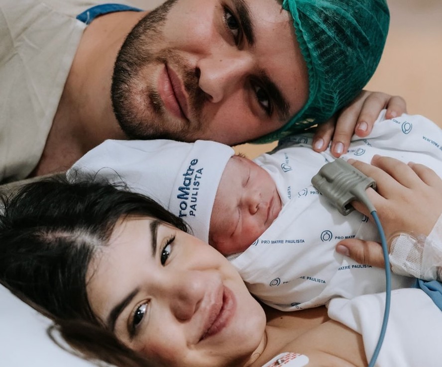 Ex-Chiquititas, Carol Chamberlain anuncia nascimento da primeira filha