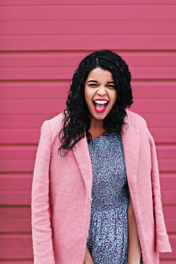 Flávia Borges: conheça a criadora da 1ª série feminista para o Instagram