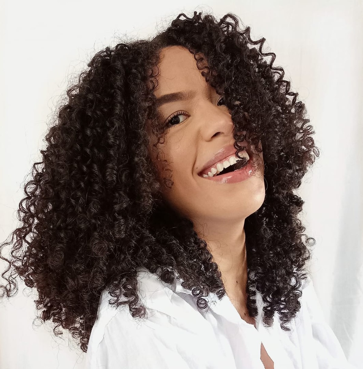 'Quando me vi cacheada, me reconheci. Não é só estética, é autoaceitação'