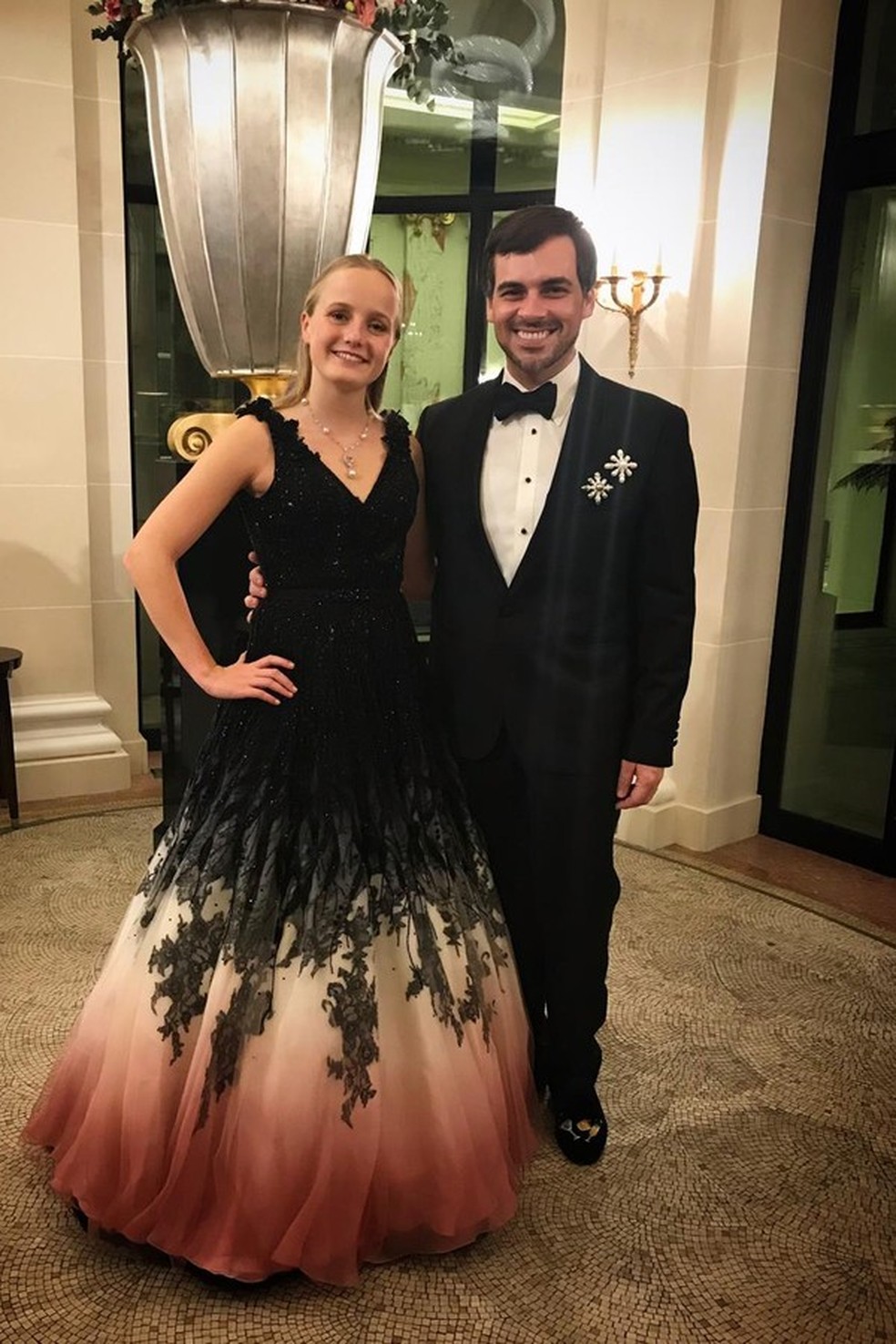 Sandro Barros cria vestido para baile de debutantes de Maria Pia de Orleans