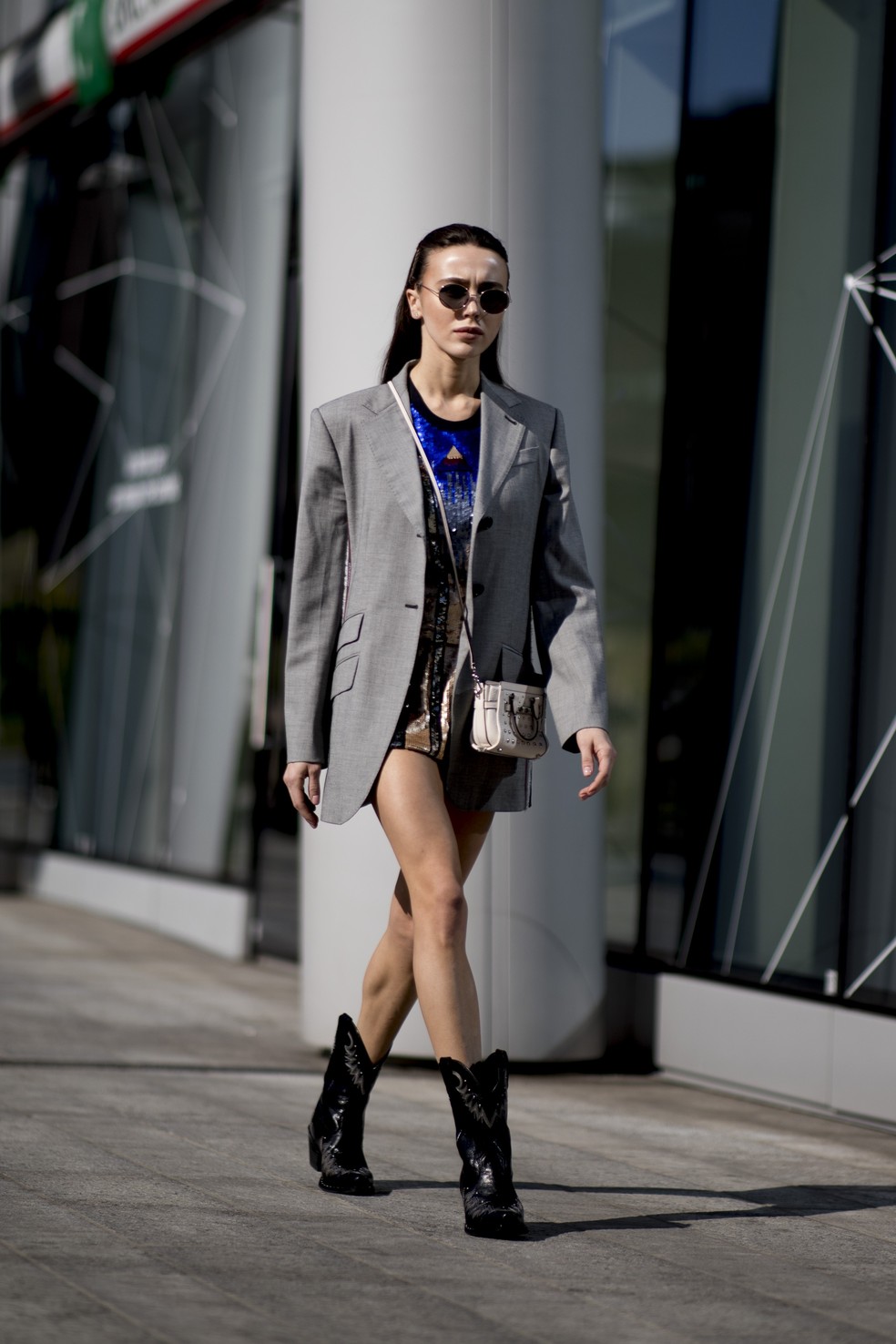 As botas de cowboy vieram para ficar! 20 looks mostram como usar