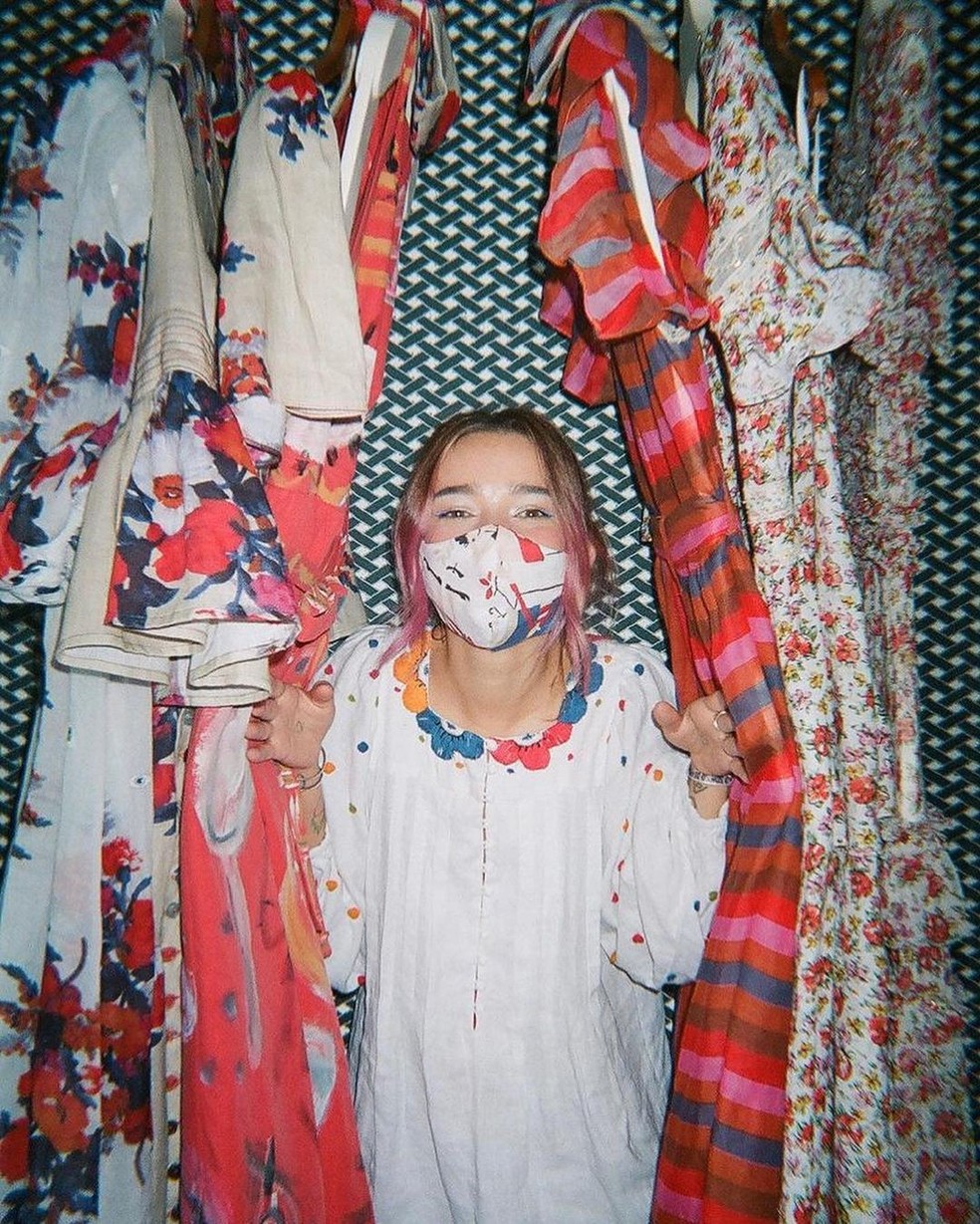 O fashion film de Isabela Capeto para o SPFW dá vontade de arrastar os ...