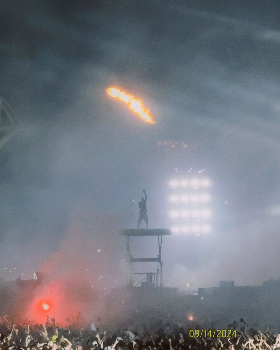 Jade Picon abre álbum de fotos no Rock in Rio e surge curtindo show de ...