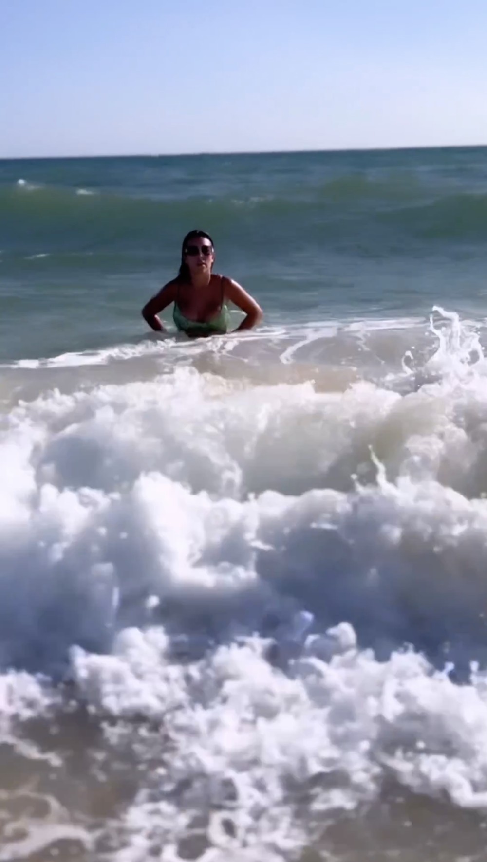 Olha a onda! Georgina Rodríguez mostra caldo no mar: 'Quando você acredita que é invencível'