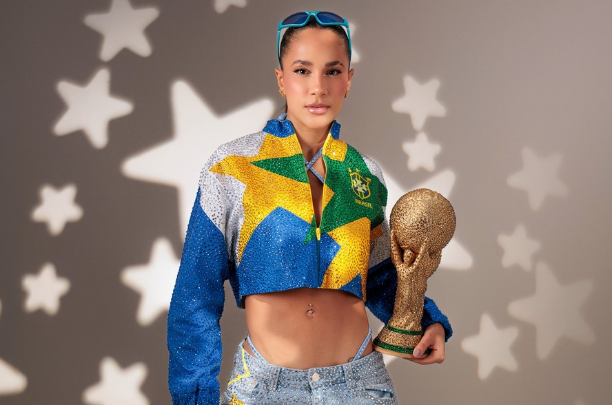 Michele Andrade celebra a conquista brasileira da Copa de 1994 em look ...