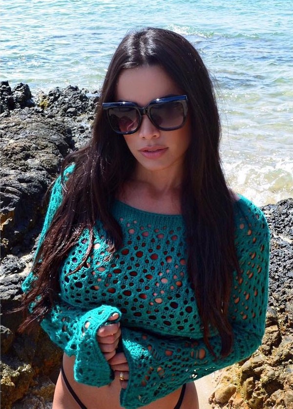 Fernanda D'Avila revela o segredo de sua cintura fina: cinta modeladora