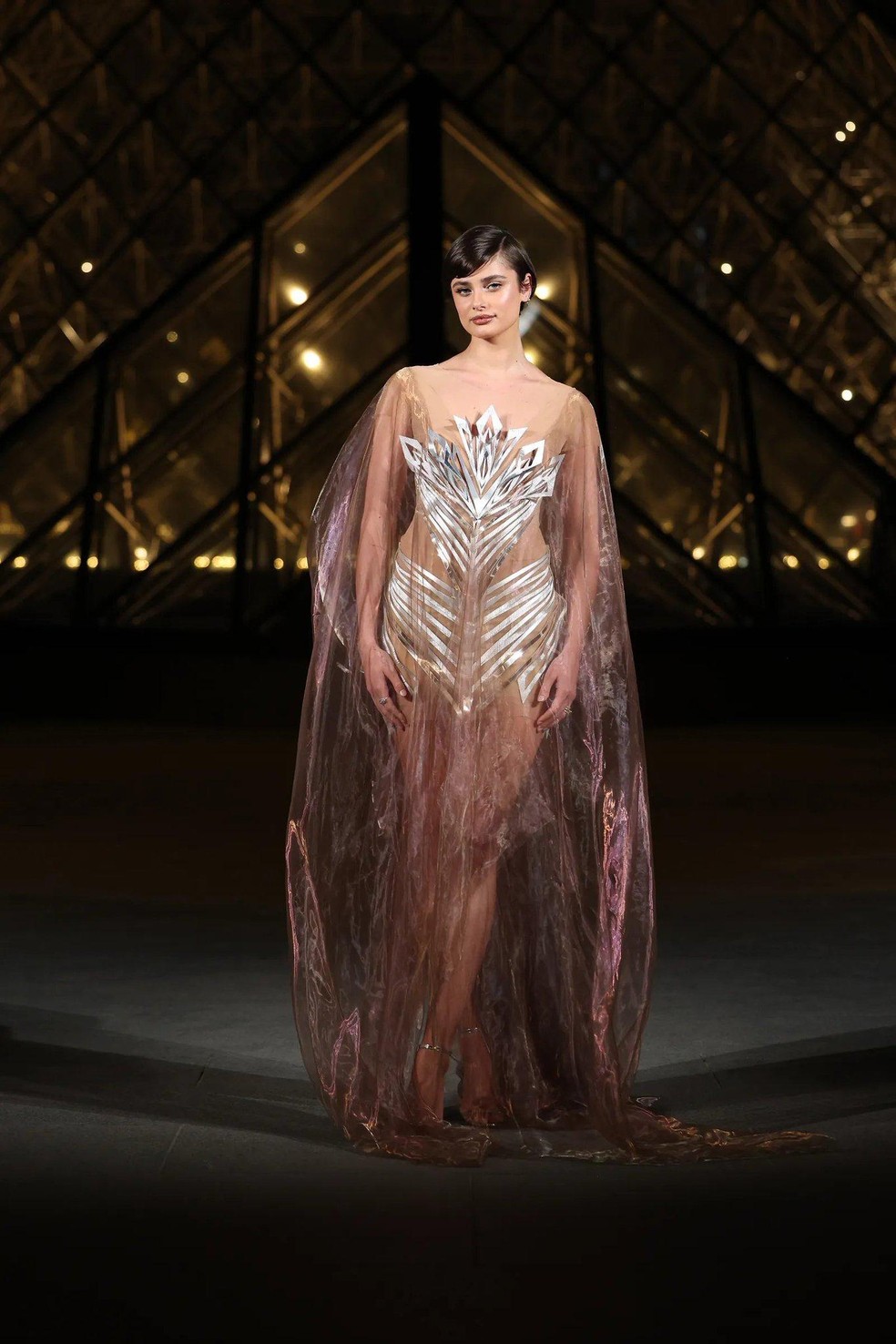 Gala do Louvre reúne famosas e fashionistas em Paris. Veja os melhores ...