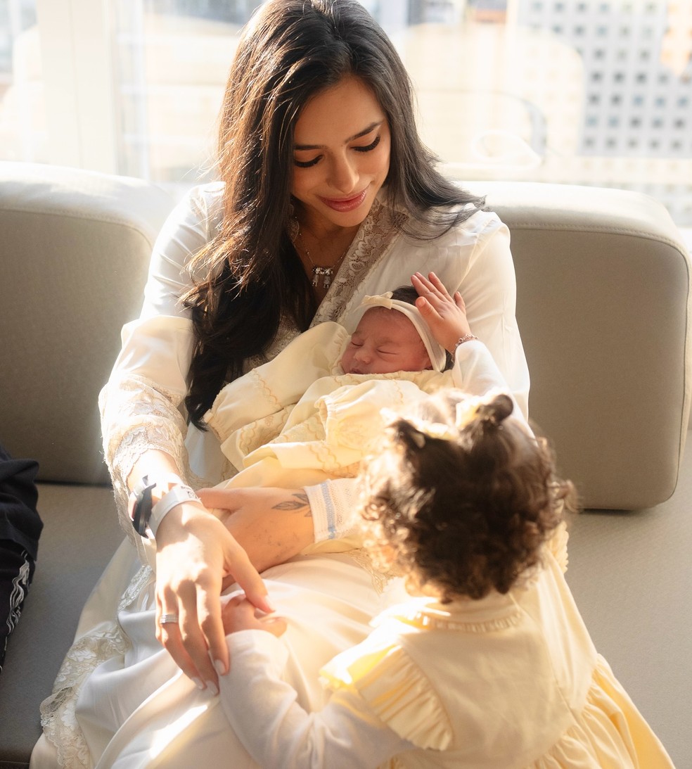 Bruna Biancardi e Neymar publicam primeira foto da filha Mel