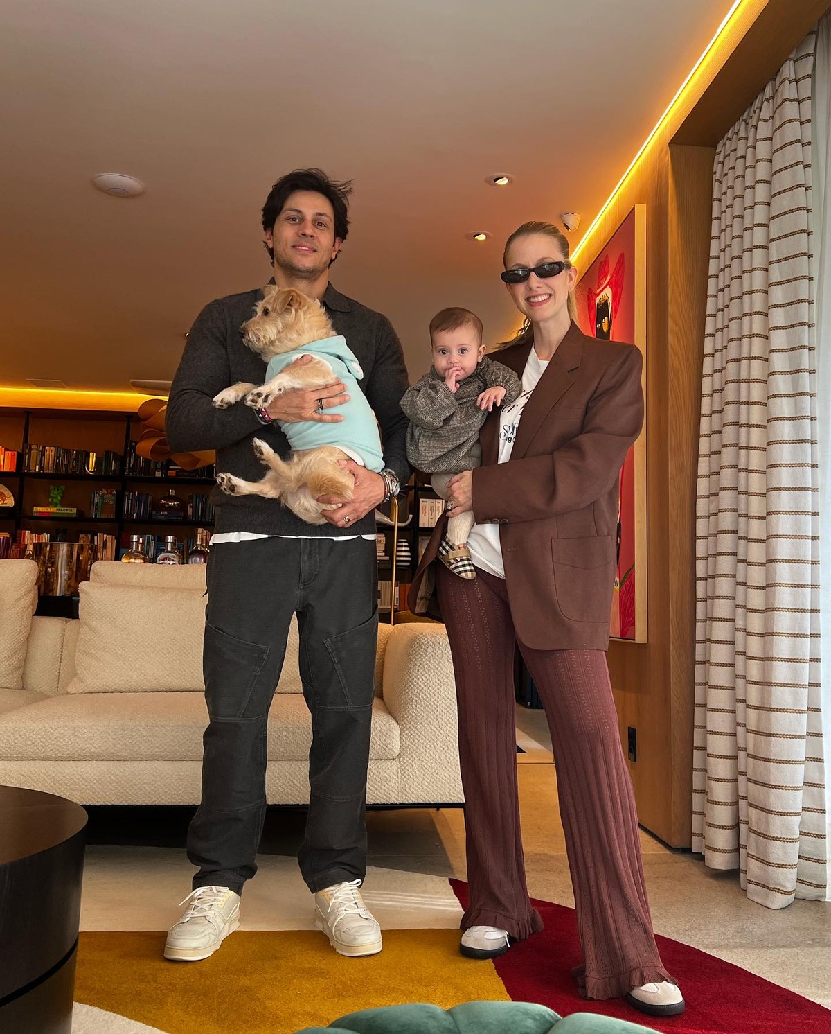 Gabriela Prioli encanta a web com série de looks coordenados em família