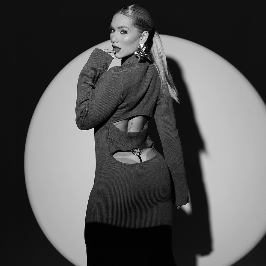 Virginia ousa com clique de look sexy e brinca: 'como queria estar'