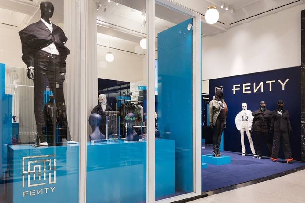 Rihanna abre nova pop-up da Fenty e o lugar escolhido foi...