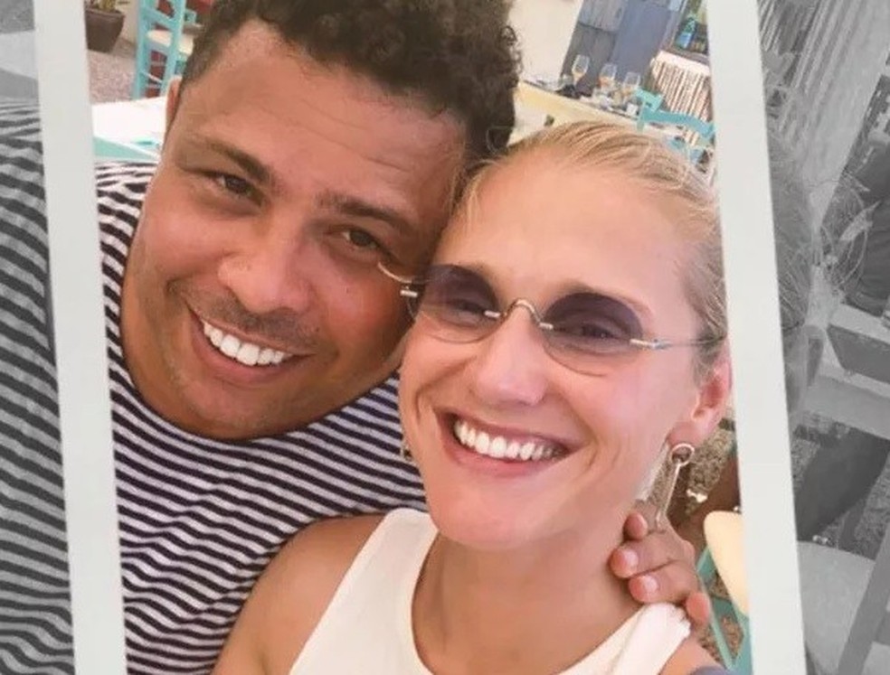 Ronaldo Nazário comanda iate durante férias em Ibiza