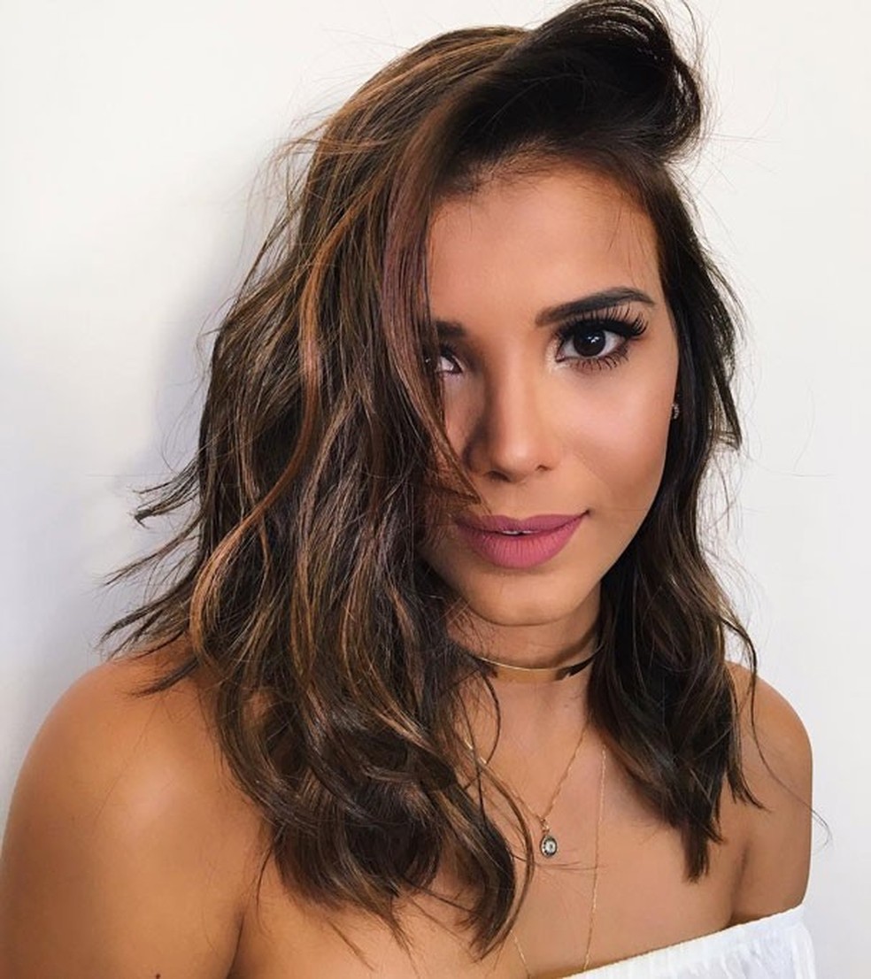 Miss Brasil Jakelyne Oliveira corta o cabelón e fãs a comparam com Anitta