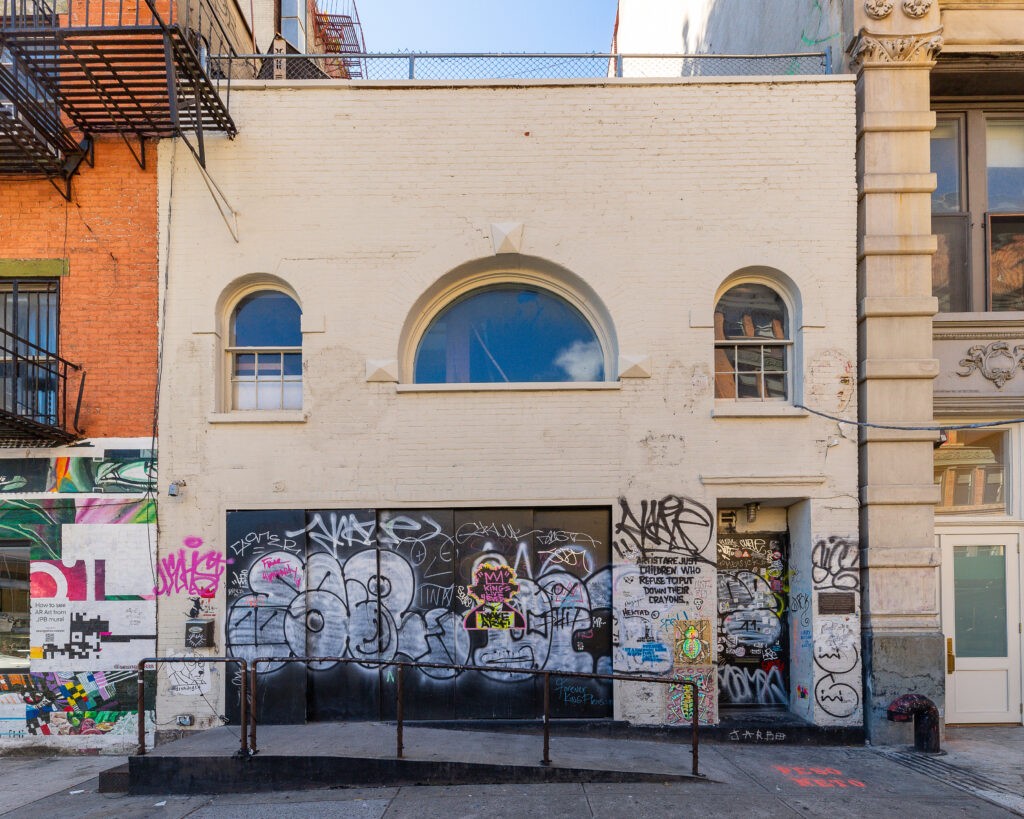 Antiga casa de Basquiat em Nova York está disponível para locação por R ...