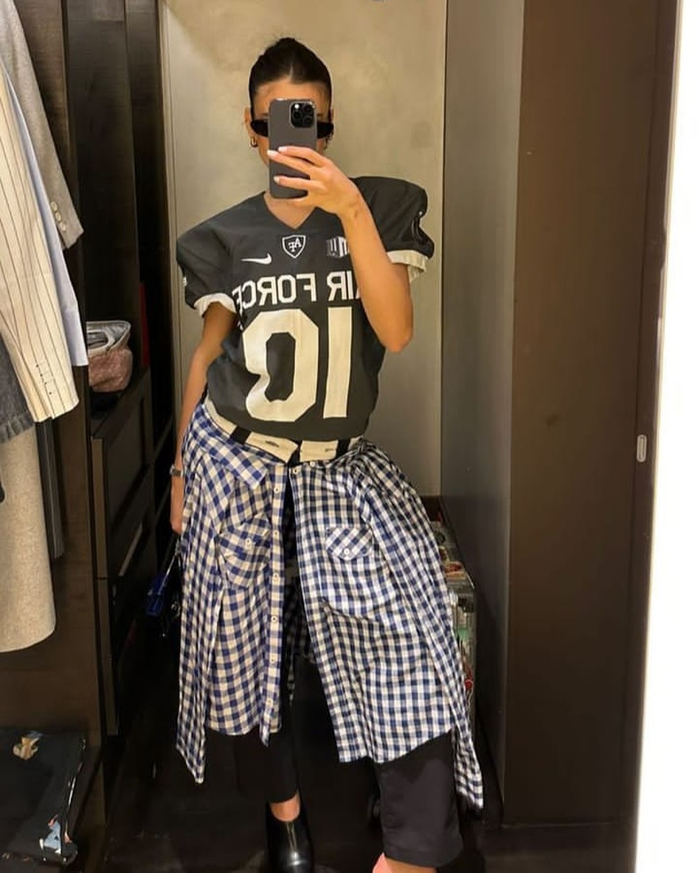 Brasileiras esbanjam estilo na semana de moda de Milão; veja looks