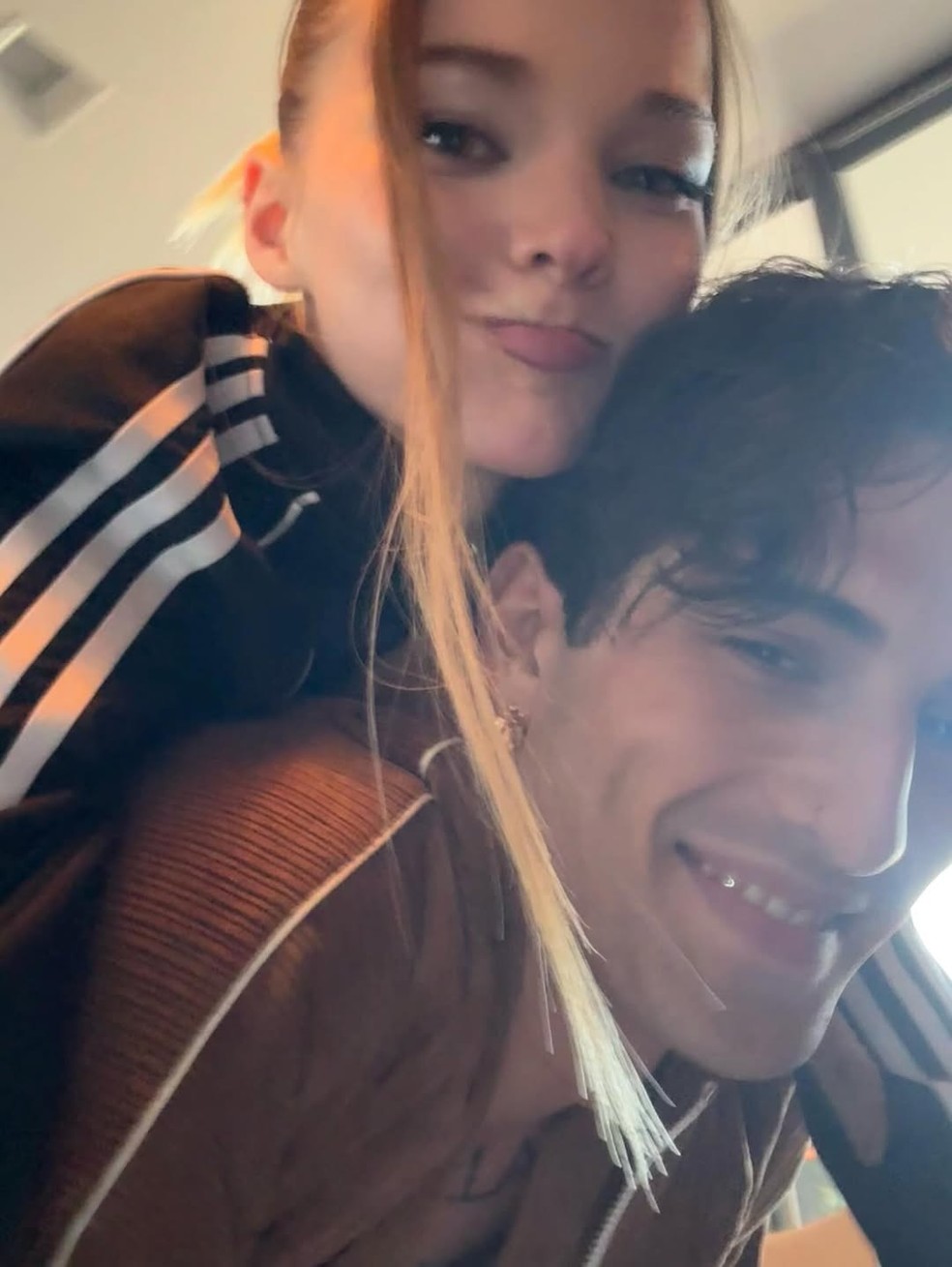 Dove Cameron e Damiano David comemoram dois anos de namoro e trocam ...