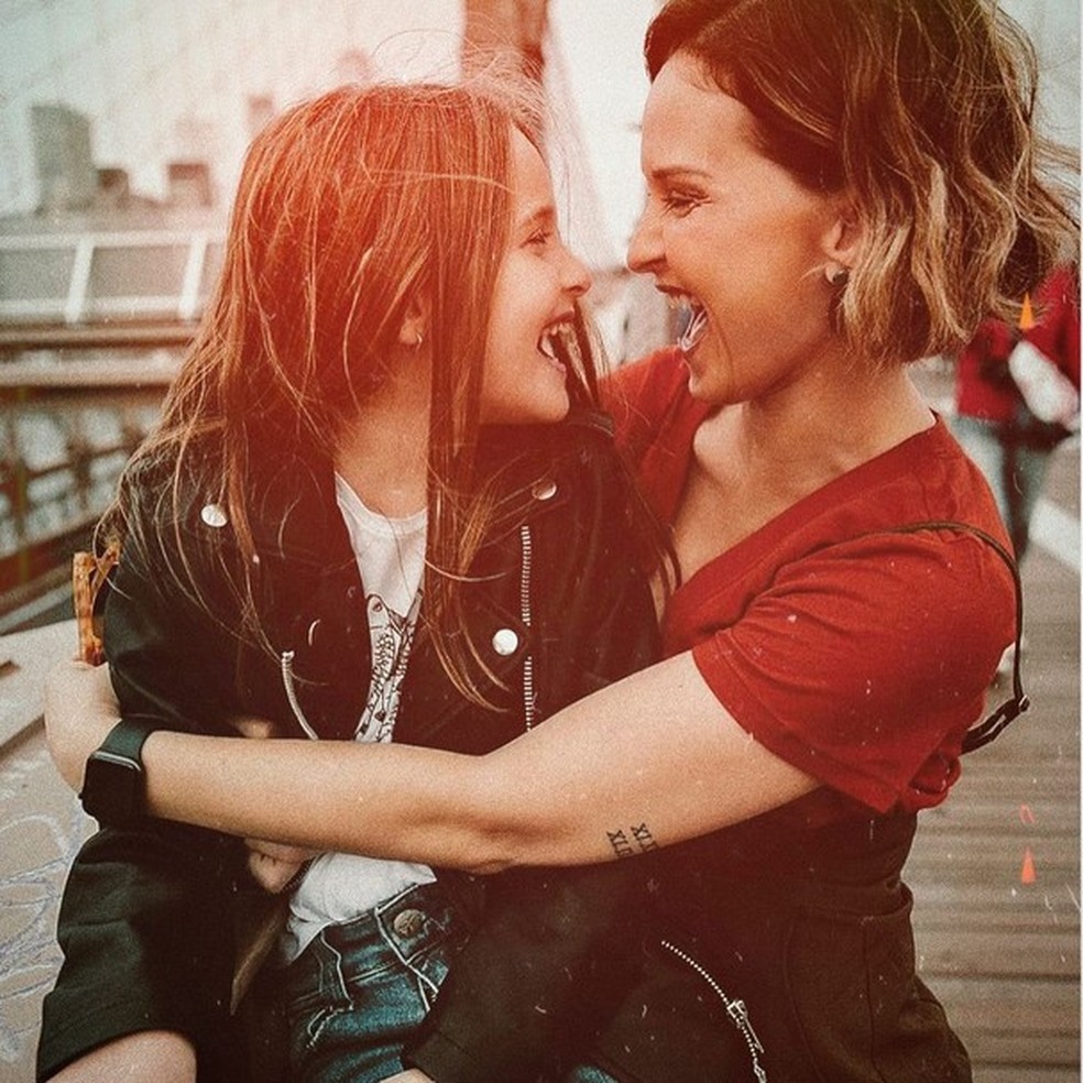 Fernanda Rodrigues parabeniza a filha