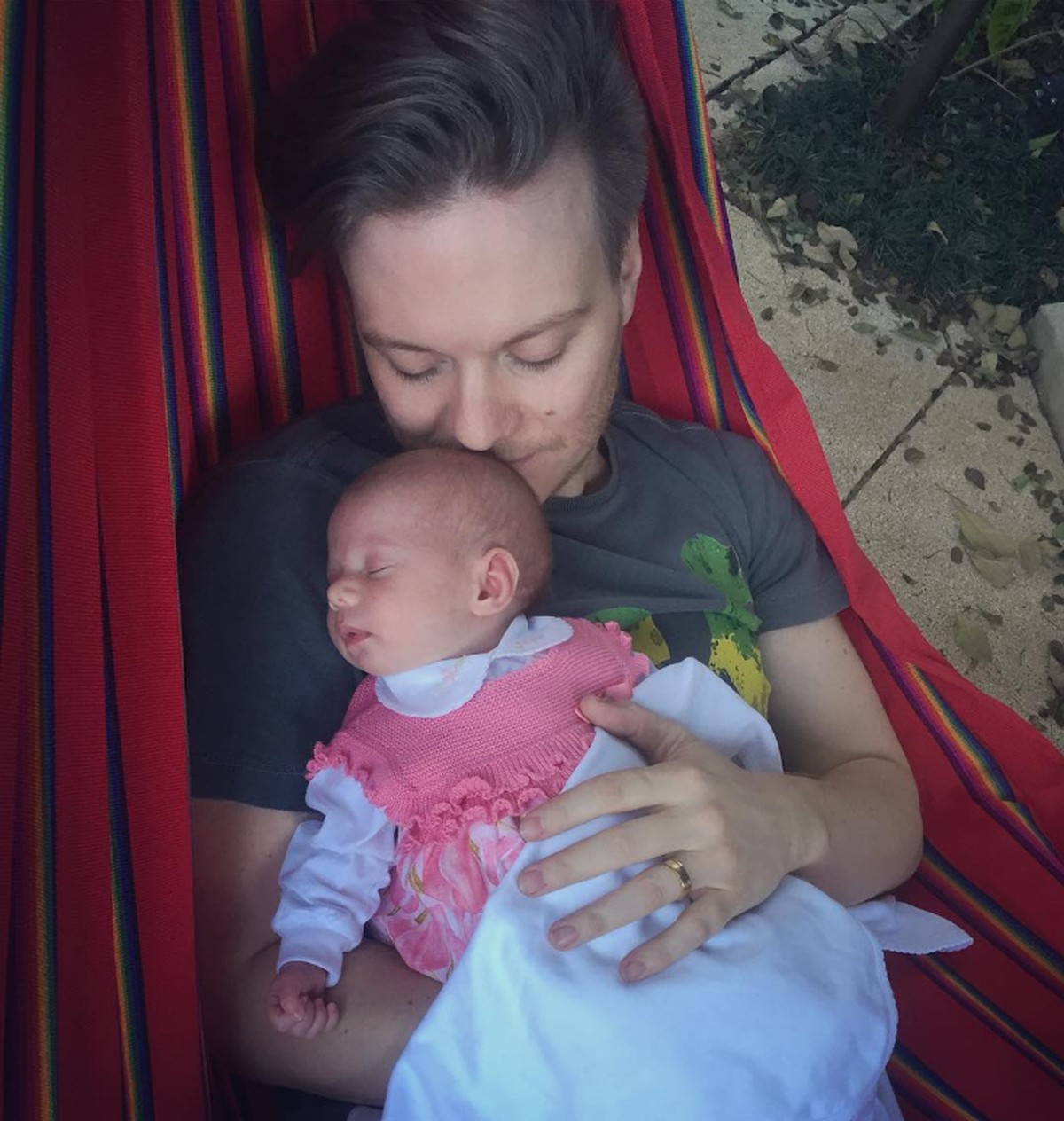 Michelo Teló se emociona com a filha: 'Sonhei com esse momento'