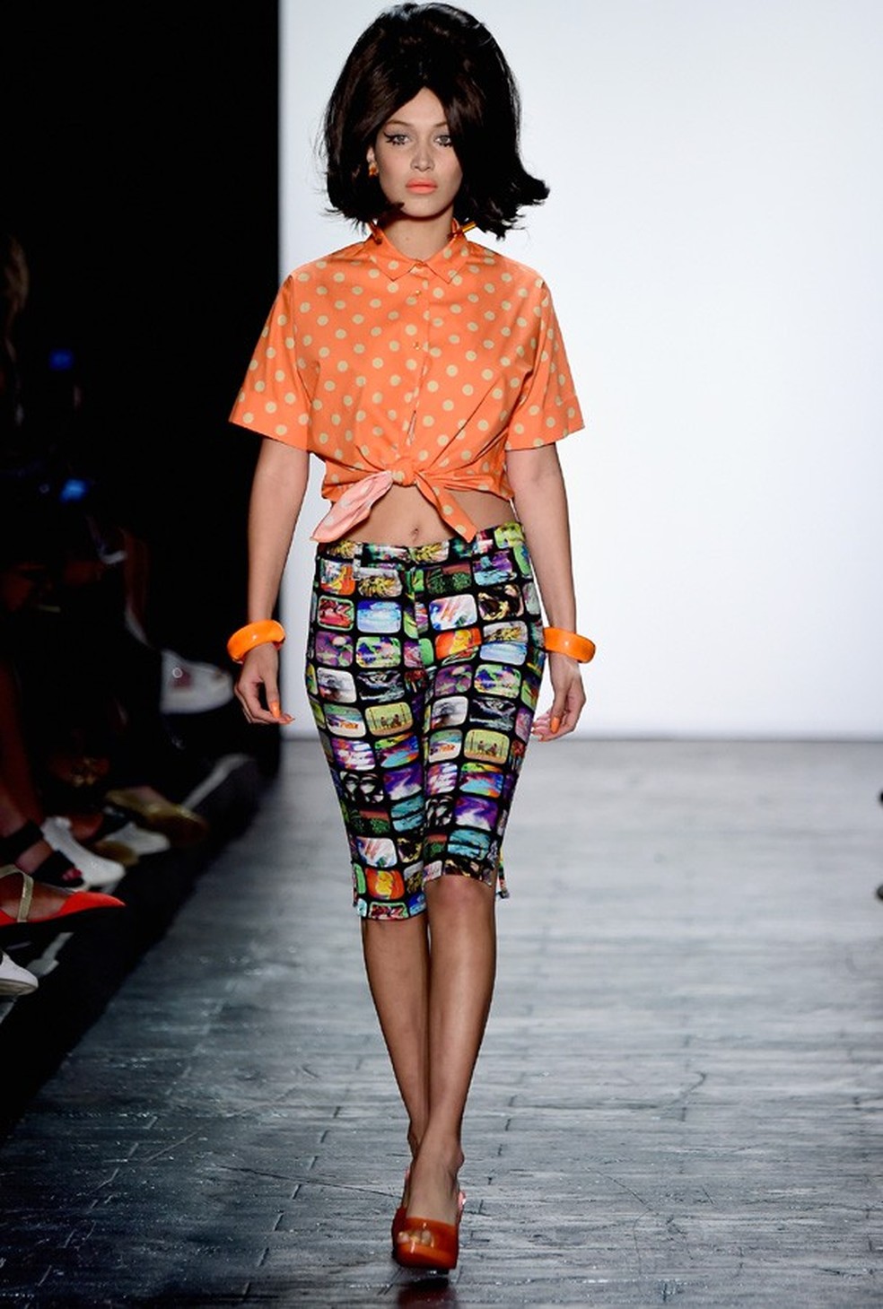 Bella Hadid é eleita modelo do ano em premiação de moda nos EUA