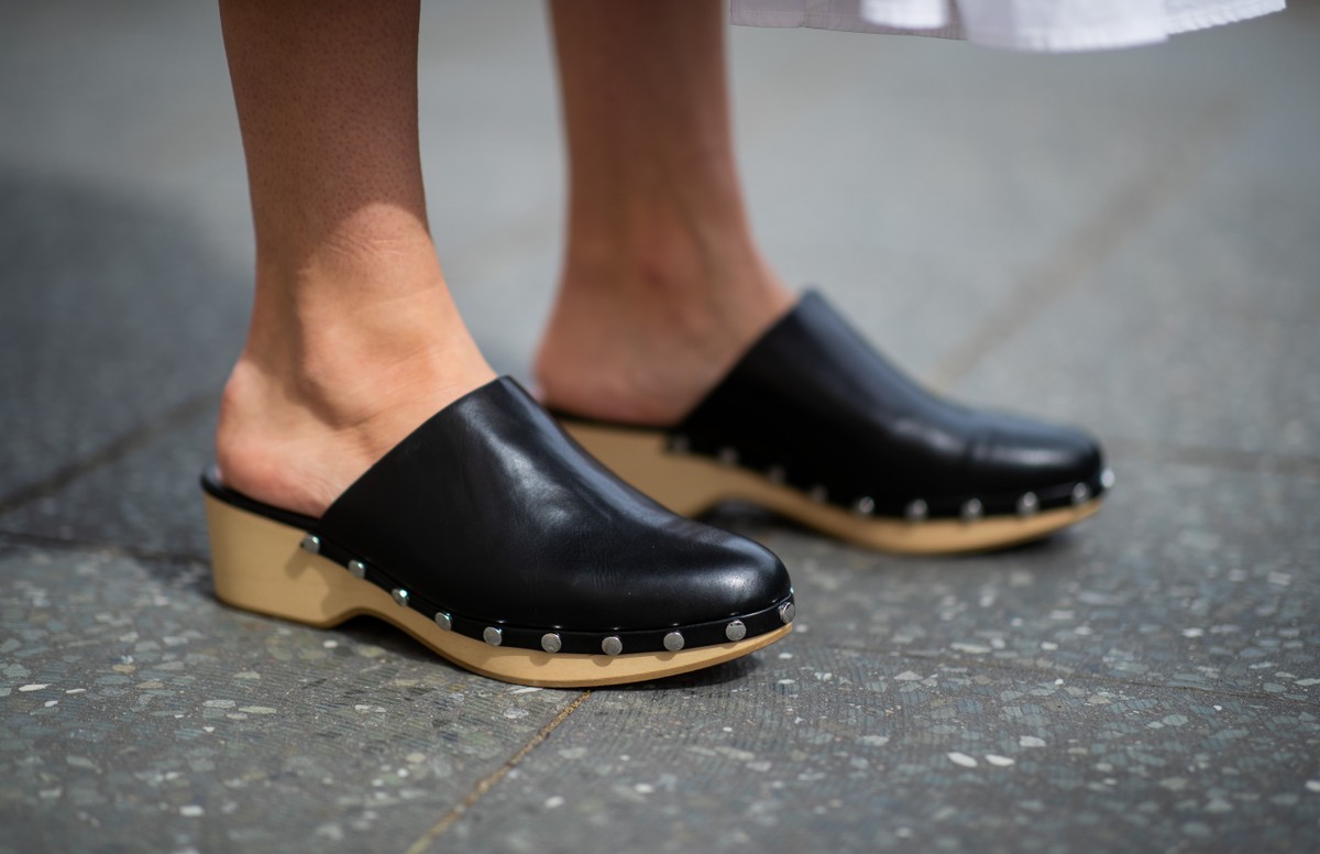 Clogs: 8 looks que provam que o tamanco polêmico é perfeito para o outono