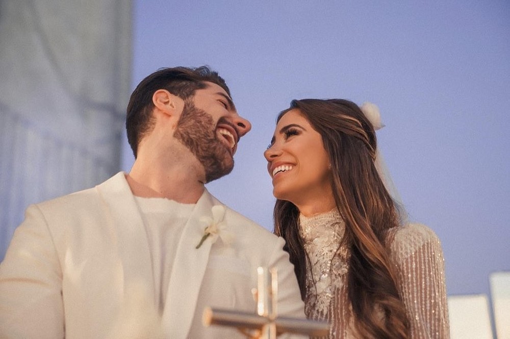 Alok celebra um ano de casamento e posta fotos da cerimônia no Cristo ...