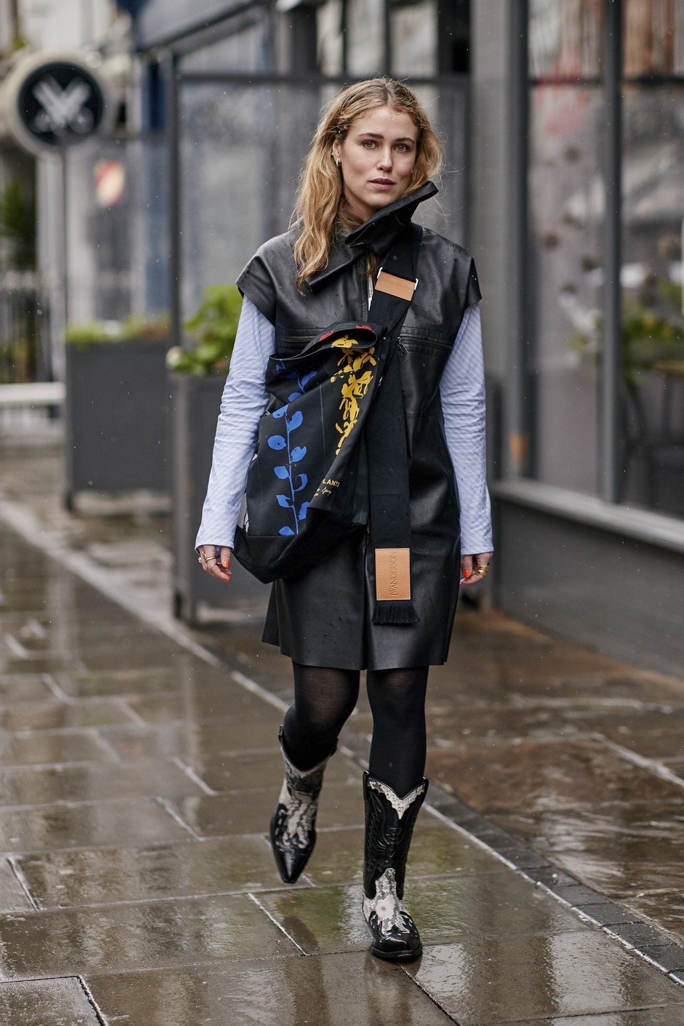 As botas de cowboy vieram para ficar! 20 looks mostram como usar