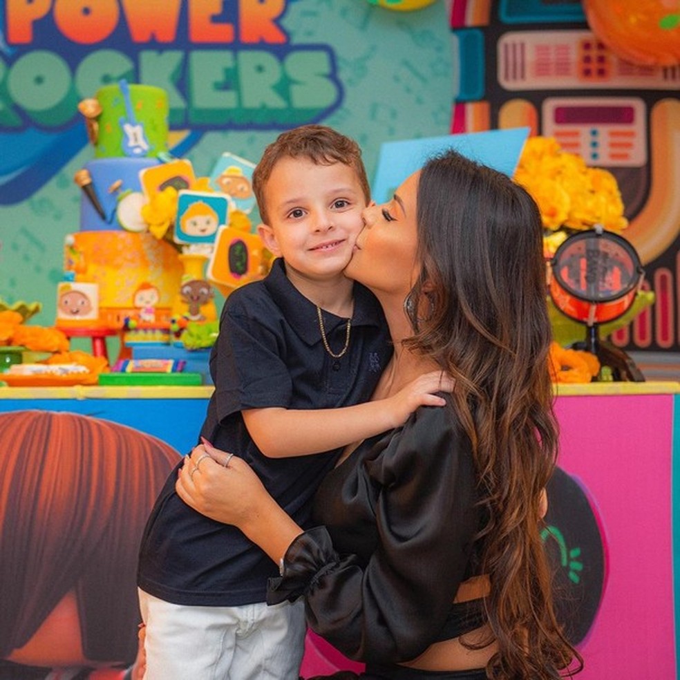 Ivy Moraes comemora 5 anos do filho Luiz Miguel