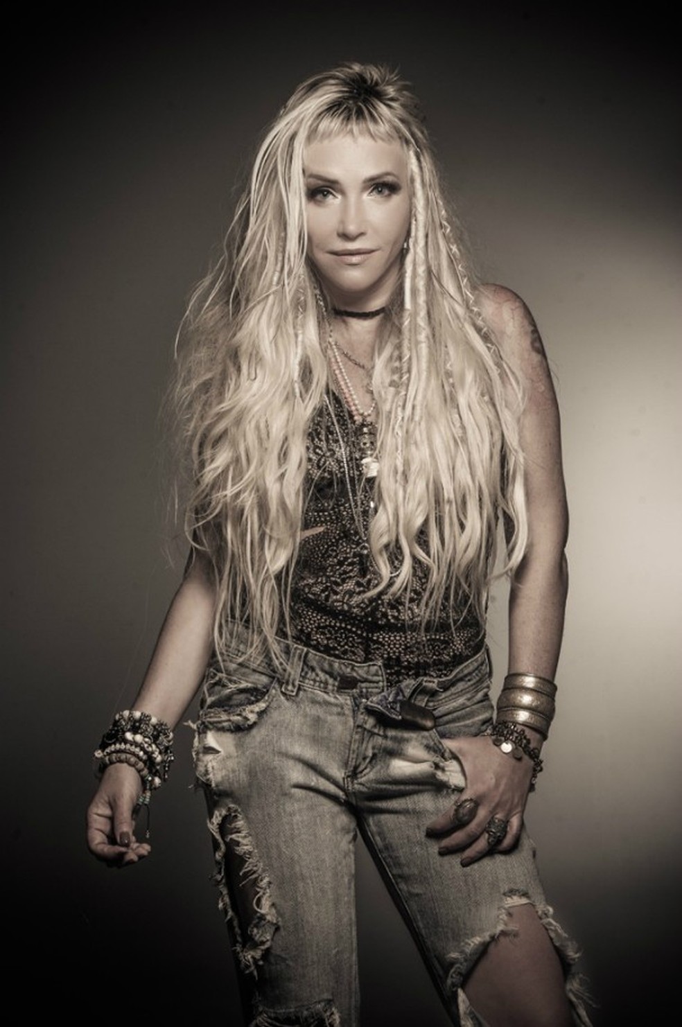 Aos 47 anos, Deborah Blando esbanja sensualidade de dreadlocks e conta ...